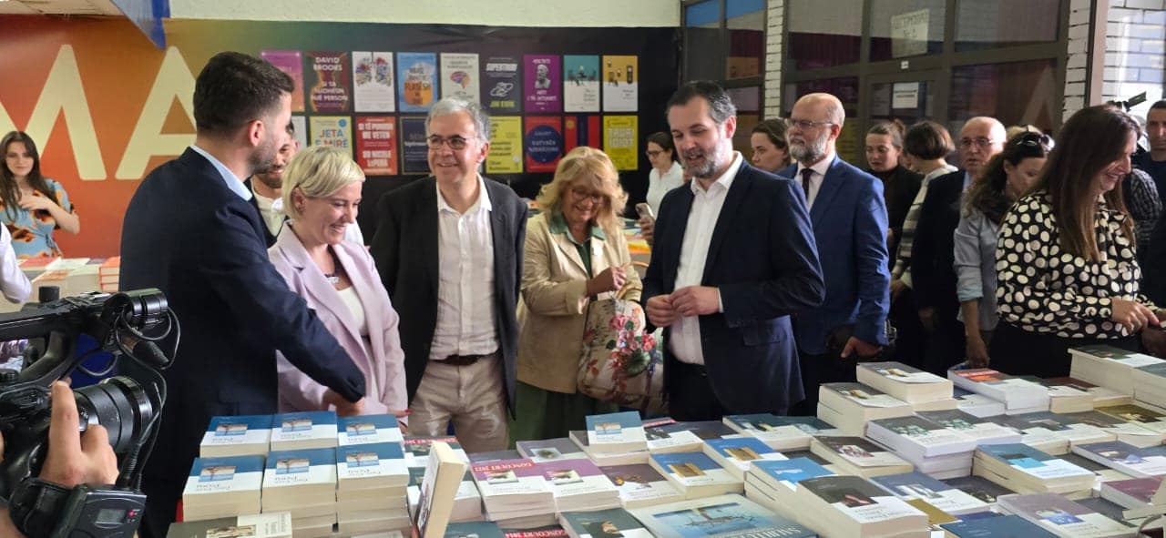 Fillon ‘Panairi i Librit, Prishtina 2024’, i ftuar special shkrimtari ...